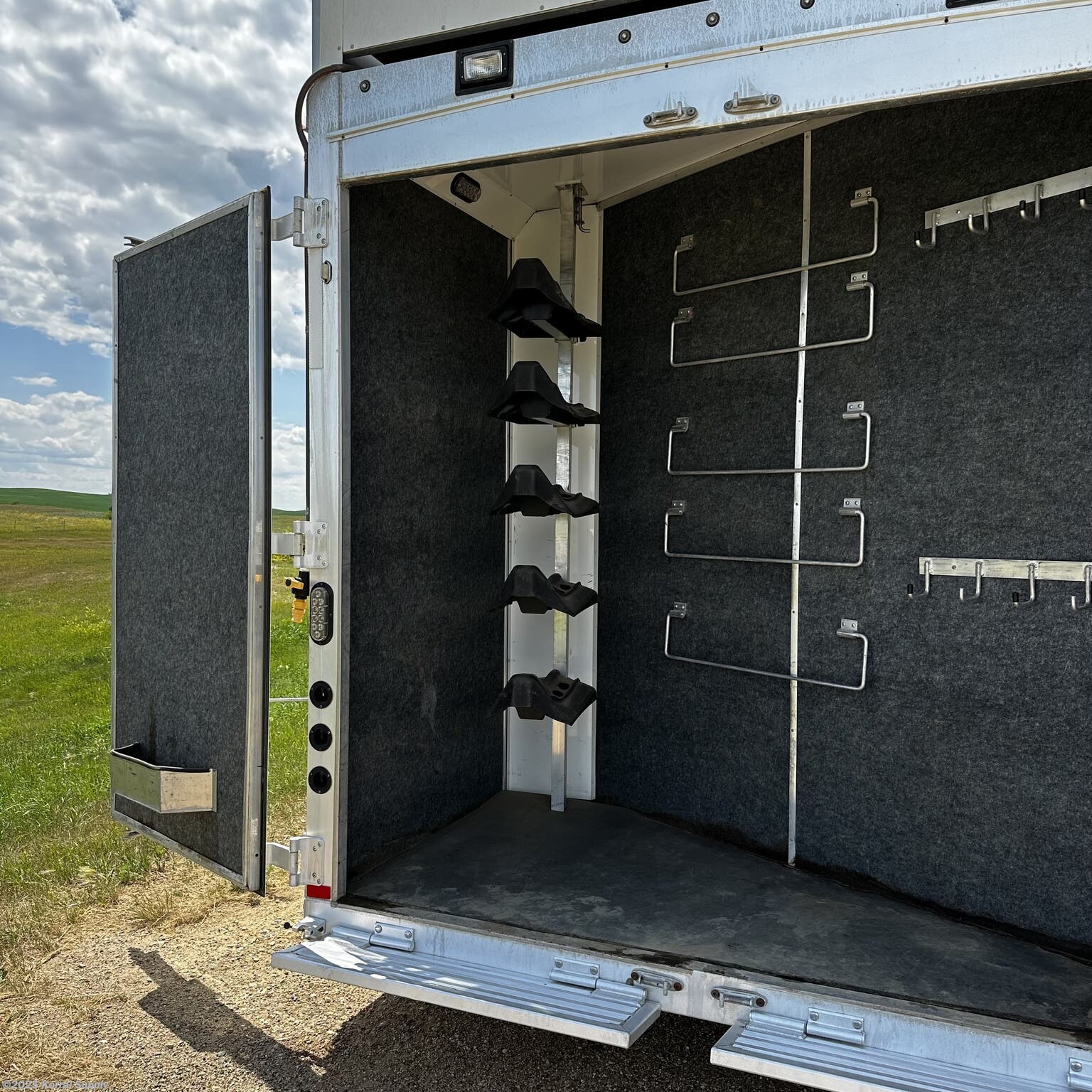 96x35 Horse Trailer for sale | Used Lakota Bighorn 5H LQ - SLIDE OUT ...